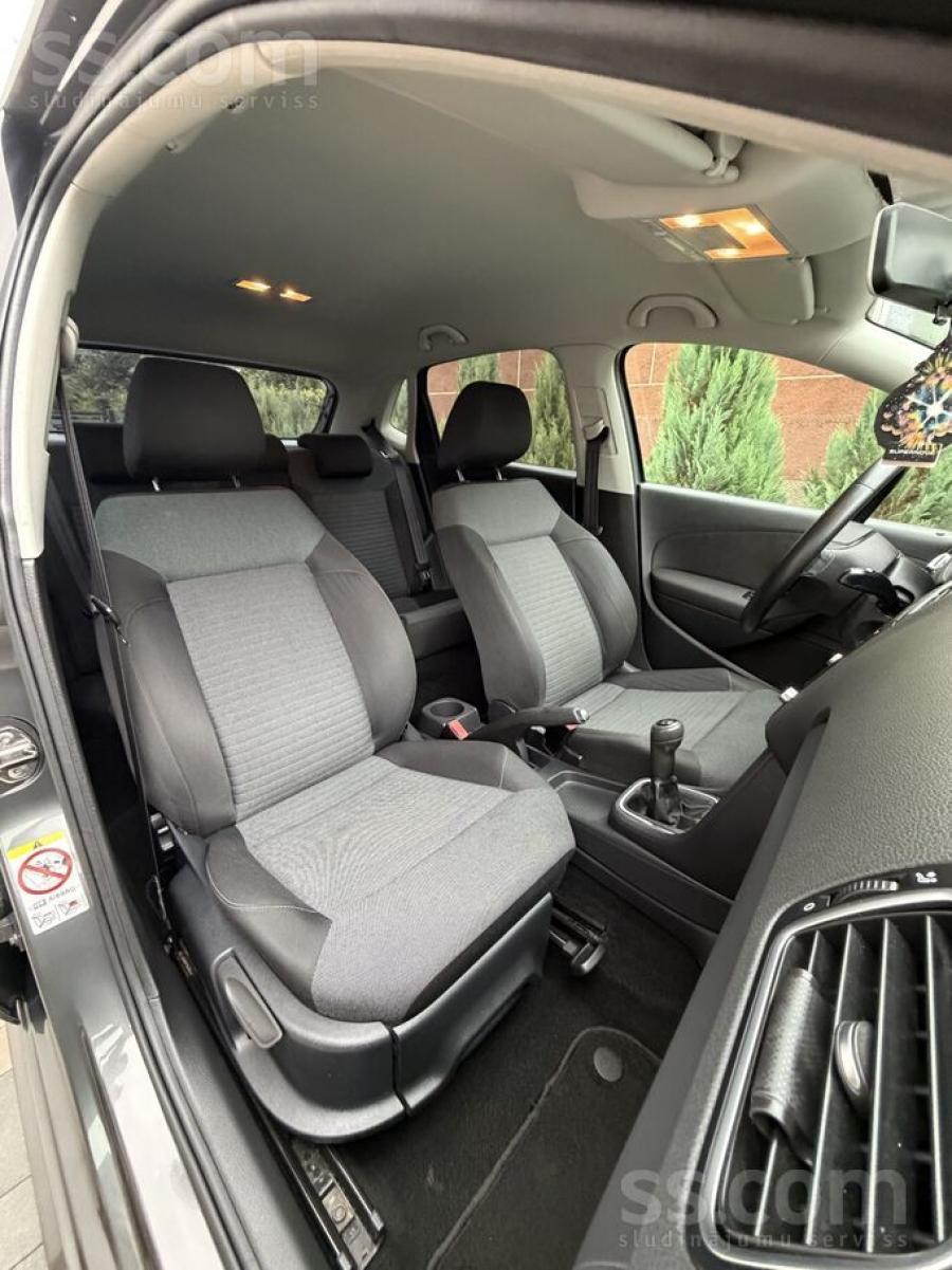 Grey Volkswagen Polo 2010 in Cesis, with an engine capacity of 1.60 L and mileage of 270 thousand km for 4000 €, photo 14 on AUTOMOTO.COM.LV