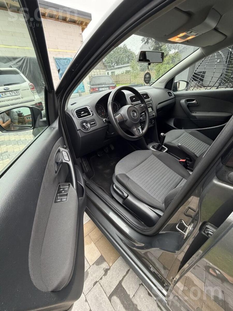 Grey Volkswagen Polo 2010 in Cesis, with an engine capacity of 1.60 L and mileage of 270 thousand km for 4000 €, photo 15 on AUTOMOTO.COM.LV