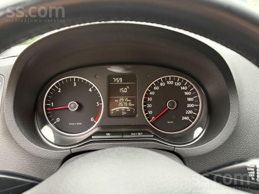 Grey Volkswagen Polo 2010 in Cesis, with an engine capacity of 1.60 L and mileage of 270 thousand km for 4000 €, photo 18 on AUTOMOTO.COM.LV