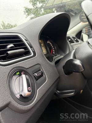 Grey Volkswagen Polo 2010 in Cesis, with an engine capacity of 1.60 L and mileage of 270 thousand km for 4000 €, photo 20 on AUTOMOTO.COM.LV