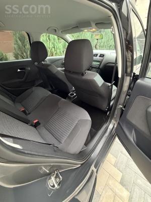 Grey Volkswagen Polo 2010 in Cesis, with an engine capacity of 1.60 L and mileage of 270 thousand km for 4000 €, photo 23 on AUTOMOTO.COM.LV
