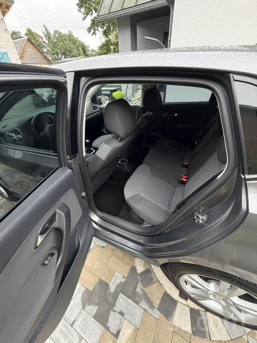 Grey Volkswagen Polo 2010 in Cesis, with an engine capacity of 1.60 L and mileage of 270 thousand km for 4000 €, photo 24 on AUTOMOTO.COM.LV