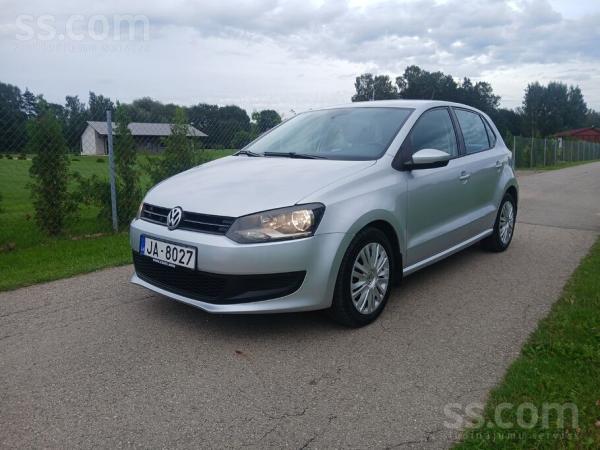 Pelēks Volkswagen Polo 2010 Cēsis, ar dzinēja tilpumu 1.60 L un nobraukumu 298 tūkst. km par 2500 €, foto 1 vietnē AUTOMOTO.COM.LV