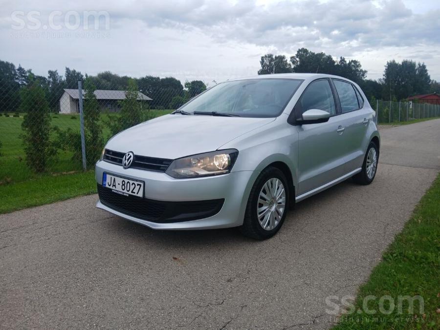 Grey Volkswagen Polo 2010 in Cesis, with an engine capacity of 1.60 L and mileage of 298 thousand km for 2500 €, photo 1 on AUTOMOTO.COM.LV