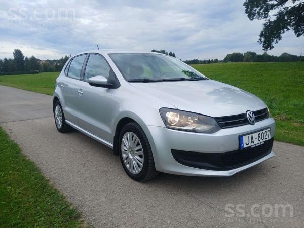 Pelēks Volkswagen Polo 2010 Cēsis, ar dzinēja tilpumu 1.60 L un nobraukumu 298 tūkst. km par 2500 €, foto 3 vietnē AUTOMOTO.COM.LV