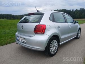 Grey Volkswagen Polo 2010 in Cesis, with an engine capacity of 1.60 L and mileage of 298 thousand km for 2500 €, photo 4 on AUTOMOTO.COM.LV