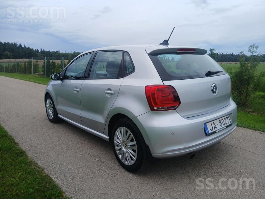 Grey Volkswagen Polo 2010 in Cesis, with an engine capacity of 1.60 L and mileage of 298 thousand km for 2500 €, photo 5 on AUTOMOTO.COM.LV