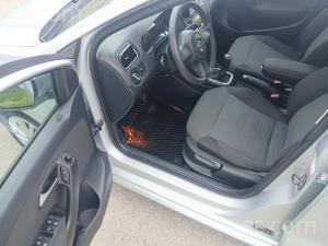 Grey Volkswagen Polo 2010 in Cesis, with an engine capacity of 1.60 L and mileage of 298 thousand km for 2500 €, photo 6 on AUTOMOTO.COM.LV