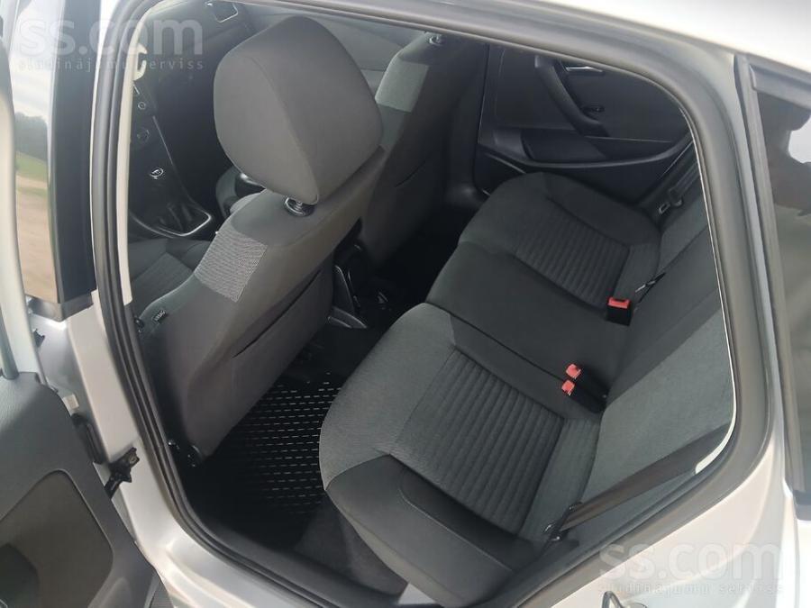 Grey Volkswagen Polo 2010 in Cesis, with an engine capacity of 1.60 L and mileage of 298 thousand km for 2500 €, photo 9 on AUTOMOTO.COM.LV