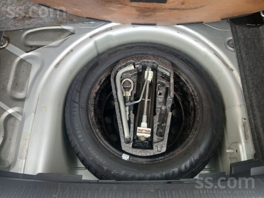 Grey Volkswagen Polo 2010 in Cesis, with an engine capacity of 1.60 L and mileage of 298 thousand km for 2500 €, photo 11 on AUTOMOTO.COM.LV