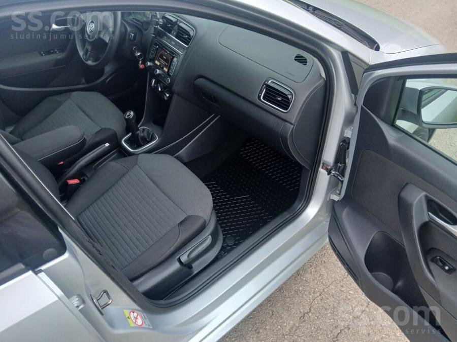 Grey Volkswagen Polo 2010 in Cesis, with an engine capacity of 1.60 L and mileage of 298 thousand km for 2500 €, photo 13 on AUTOMOTO.COM.LV