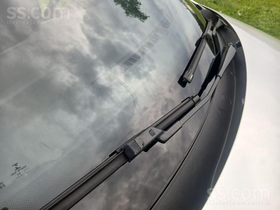 Grey Volkswagen Polo 2010 in Cesis, with an engine capacity of 1.60 L and mileage of 298 thousand km for 2500 €, photo 17 on AUTOMOTO.COM.LV