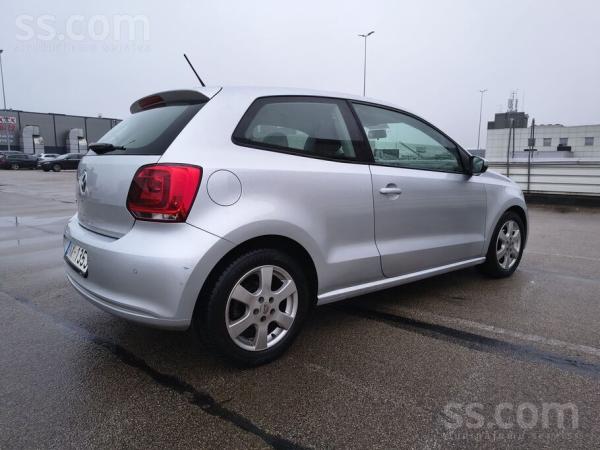 Grey Volkswagen Polo 2011 in Riga, with an engine capacity of 1.60 L and mileage of 258 thousand km for 3240 €, photo 2 on AUTOMOTO.COM.LV