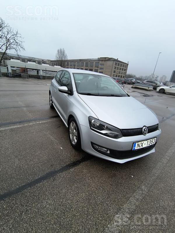 Grey Volkswagen Polo 2011 in Riga, with an engine capacity of 1.60 L and mileage of 258 thousand km for 3240 €, photo 3 on AUTOMOTO.COM.LV