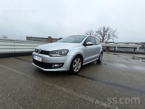 Grey Volkswagen Polo 2011 in Riga, with an engine capacity of 1.60 L and mileage of 258 thousand km for 3200 €, photo 1 on AUTOMOTO.COM.LV