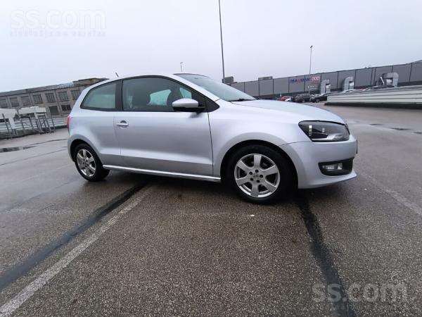 Grey Volkswagen Polo 2011 in Riga, with an engine capacity of 1.60 L and mileage of 258 thousand km for 3200 €, photo 2 on AUTOMOTO.COM.LV