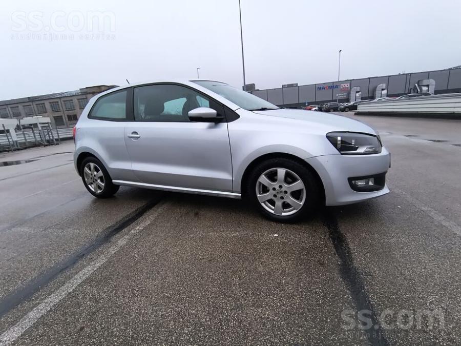 Grey Volkswagen Polo 2011 in Riga, with an engine capacity of 1.60 L and mileage of 258 thousand km for 3200 €, photo 2 on AUTOMOTO.COM.LV