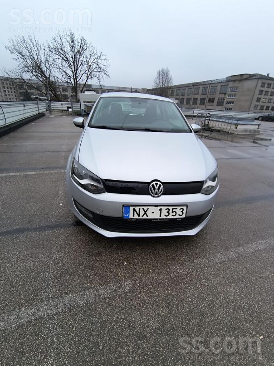 Grey Volkswagen Polo 2011 in Riga, with an engine capacity of 1.60 L and mileage of 258 thousand km for 3200 €, photo 5 on AUTOMOTO.COM.LV