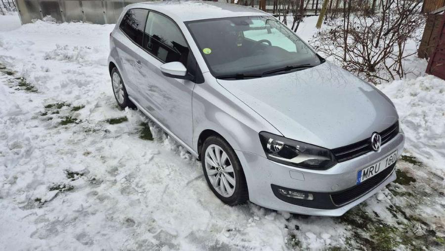 Grey Volkswagen Polo 2011 in Klaipeda, with an engine capacity of 1.60 L and mileage of 274 thousand km for 3900 €, photo 1 on AUTOMOTO.COM.LV