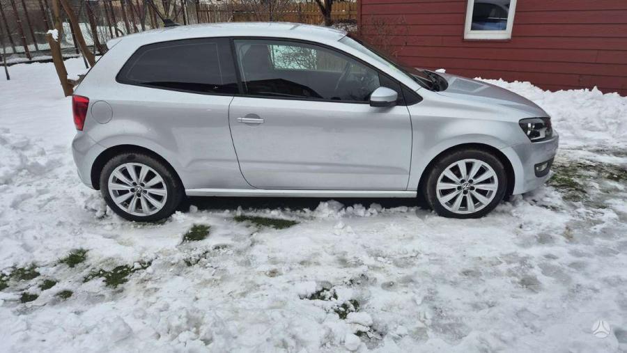 Grey Volkswagen Polo 2011 in Klaipeda, with an engine capacity of 1.60 L and mileage of 274 thousand km for 3900 €, photo 3 on AUTOMOTO.COM.LV