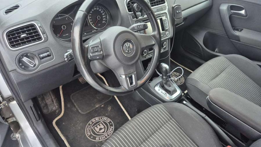Grey Volkswagen Polo 2011 in Klaipeda, with an engine capacity of 1.60 L and mileage of 274 thousand km for 3900 €, photo 9 on AUTOMOTO.COM.LV