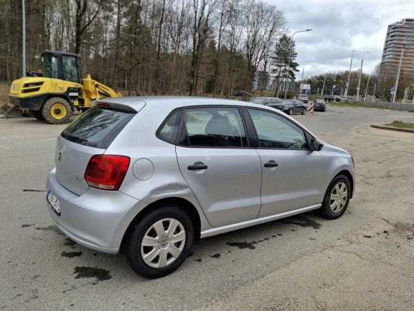 Grey Volkswagen Polo 2011 in Vilnius, with an engine capacity of 1.20 L and mileage of 203 thousand km for 2300 €, photo 5 on AUTOMOTO.COM.LV