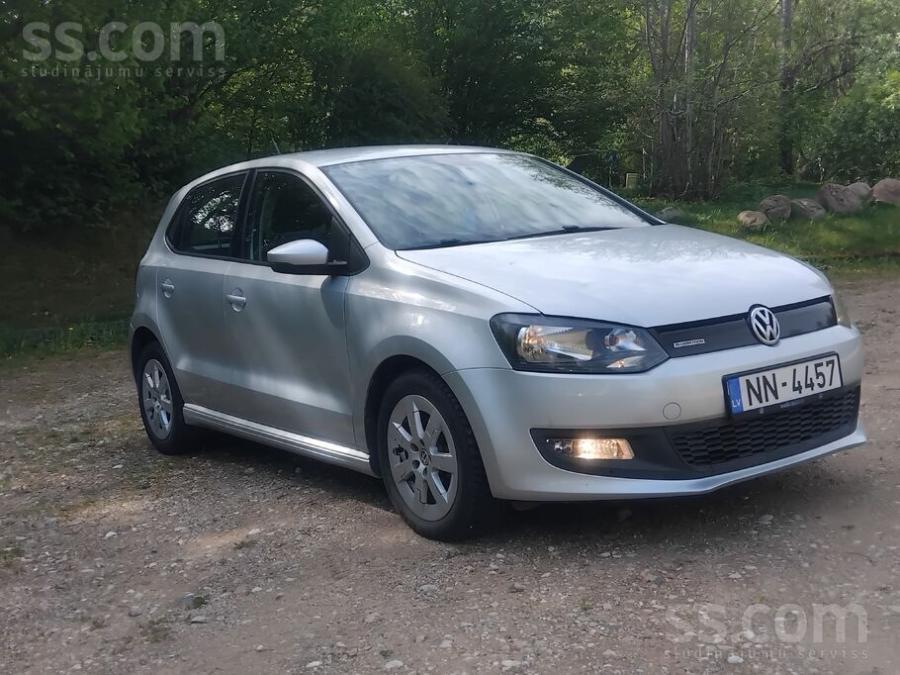 Grey Volkswagen Polo 2011 in Tukums, with an engine capacity of 1.20 L and mileage of 273 thousand km for 3999 €, photo 3 on AUTOMOTO.COM.LV