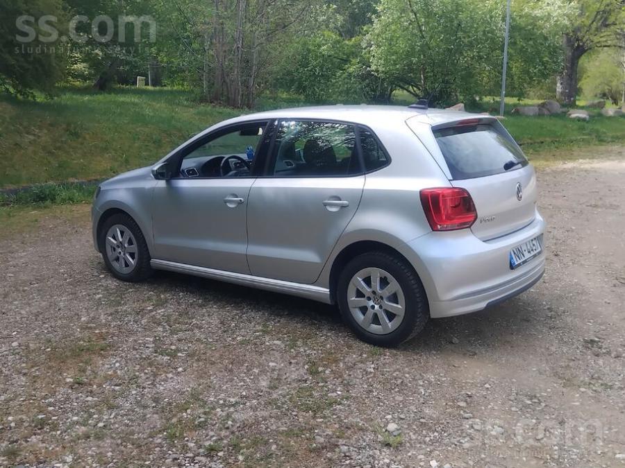 Grey Volkswagen Polo 2011 in Tukums, with an engine capacity of 1.20 L and mileage of 273 thousand km for 3999 €, photo 4 on AUTOMOTO.COM.LV