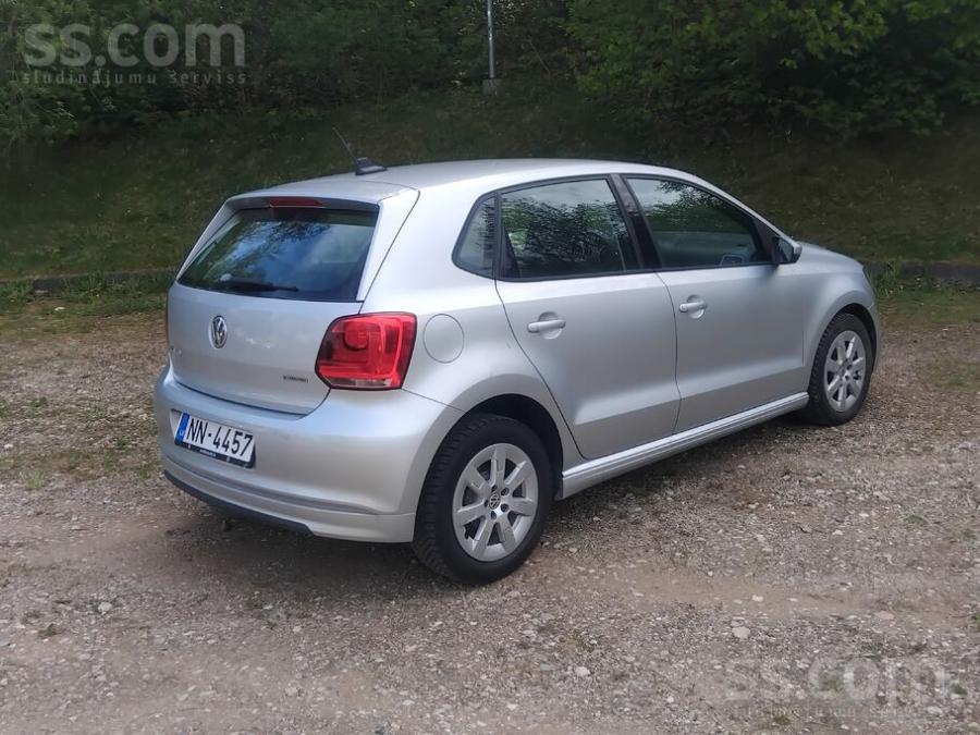 Grey Volkswagen Polo 2011 in Tukums, with an engine capacity of 1.20 L and mileage of 273 thousand km for 3999 €, photo 5 on AUTOMOTO.COM.LV
