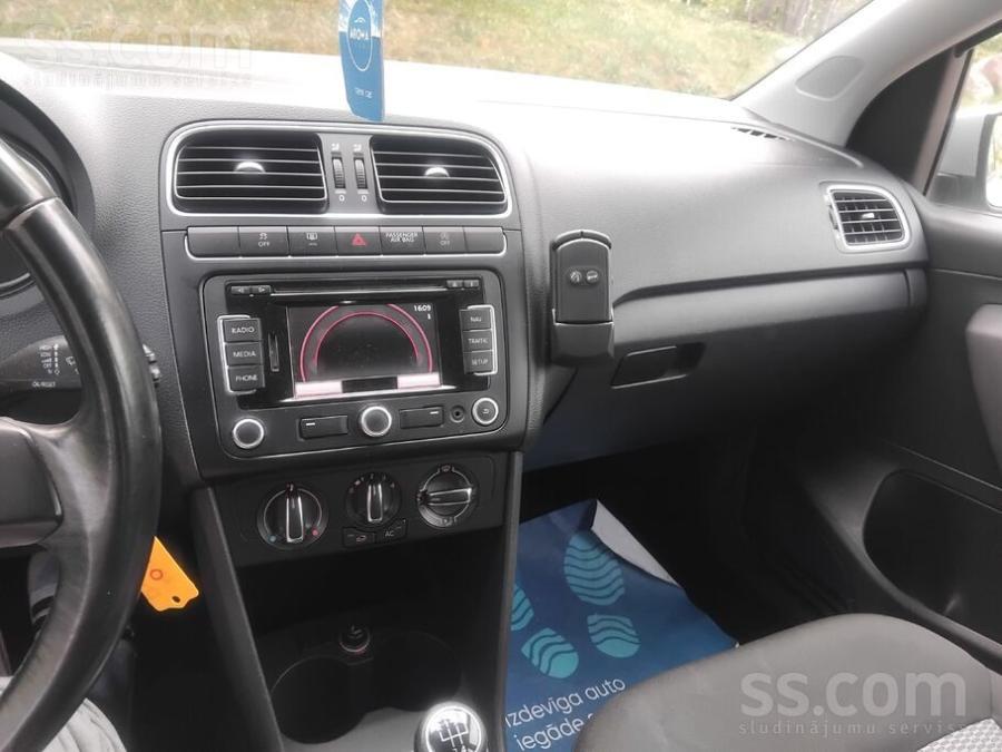 Grey Volkswagen Polo 2011 in Tukums, with an engine capacity of 1.20 L and mileage of 273 thousand km for 3999 €, photo 7 on AUTOMOTO.COM.LV