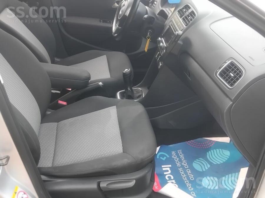 Grey Volkswagen Polo 2011 in Tukums, with an engine capacity of 1.20 L and mileage of 273 thousand km for 3999 €, photo 9 on AUTOMOTO.COM.LV
