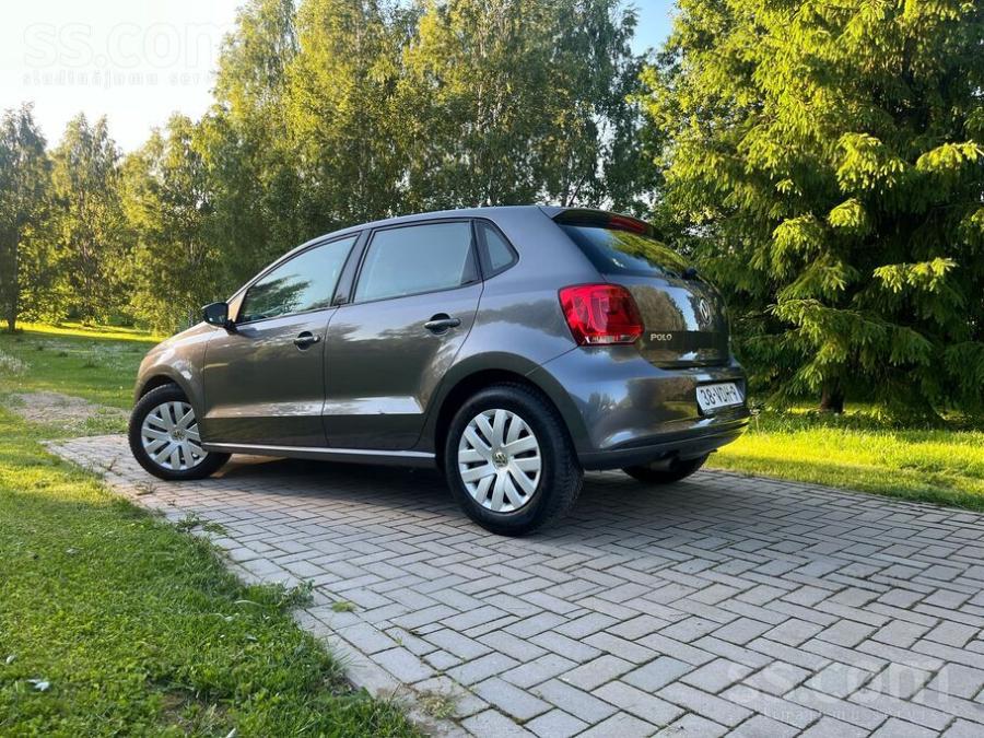 Pelēks Volkswagen Polo 2011 Cēsis, ar dzinēja tilpumu 1.60 L un nobraukumu 285 tūkst. km par 5650 €, foto 3 vietnē AUTOMOTO.COM.LV