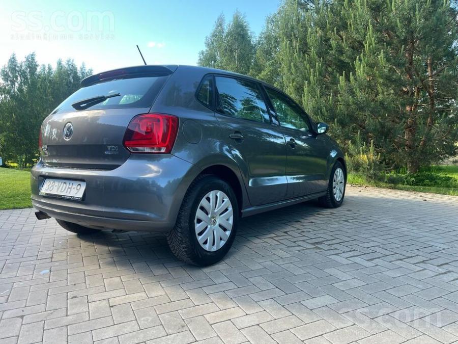 Pelēks Volkswagen Polo 2011 Cēsis, ar dzinēja tilpumu 1.60 L un nobraukumu 285 tūkst. km par 5650 €, foto 4 vietnē AUTOMOTO.COM.LV