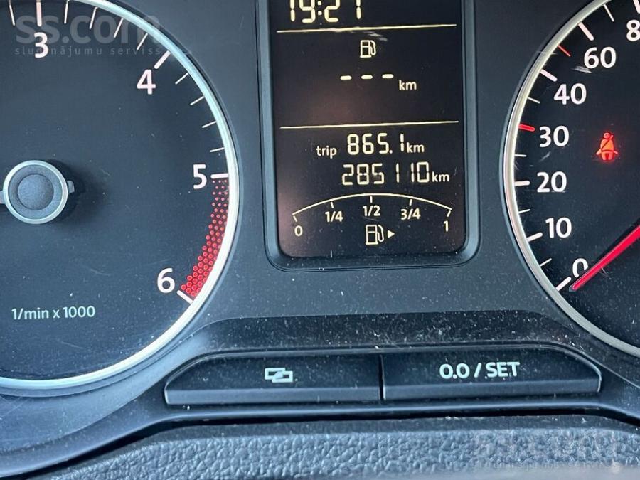 Pelēks Volkswagen Polo 2011 Cēsis, ar dzinēja tilpumu 1.60 L un nobraukumu 285 tūkst. km par 5650 €, foto 15 vietnē AUTOMOTO.COM.LV
