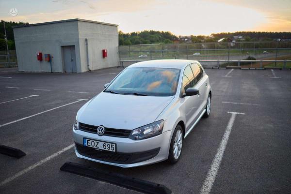 Grey Volkswagen Polo 2011 in Vilnius, with an engine capacity of 1.20 L and mileage of 378 thousand km for 2800 €, photo 1 on AUTOMOTO.COM.LV