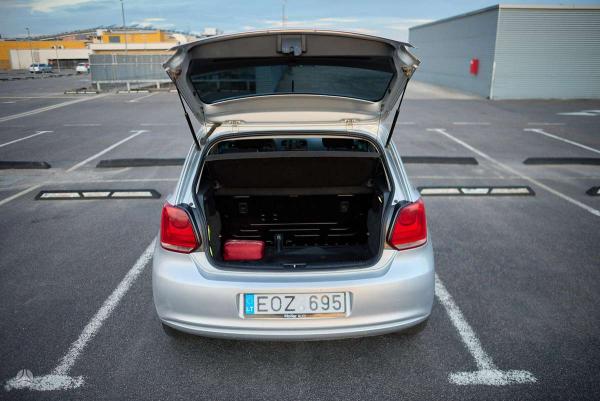 Grey Volkswagen Polo 2011 in Vilnius, with an engine capacity of 1.20 L and mileage of 378 thousand km for 2800 €, photo 5 on AUTOMOTO.COM.LV