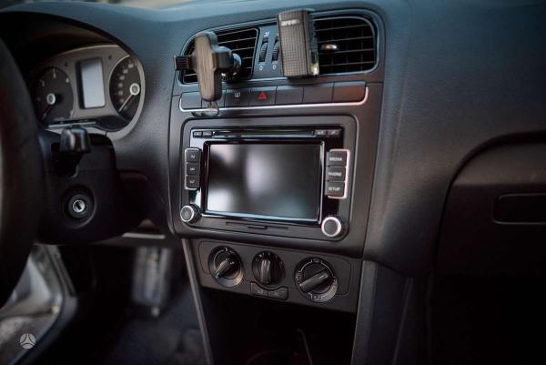 Grey Volkswagen Polo 2011 in Vilnius, with an engine capacity of 1.20 L and mileage of 378 thousand km for 2800 €, photo 9 on AUTOMOTO.COM.LV