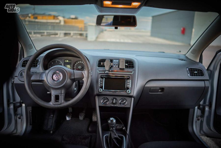 Pelēks Volkswagen Polo 2011 Viļņa, ar dzinēja tilpumu 1.20 L un nobraukumu 378 tūkst. km par 2800 €, foto 7 vietnē AUTOMOTO.COM.LV