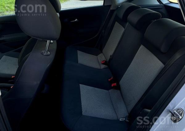 Grey Volkswagen Polo 2011 in Jelgava, with an engine capacity of 1.20 L and mileage of 374 thousand km for 2400 €, photo 5 on AUTOMOTO.COM.LV
