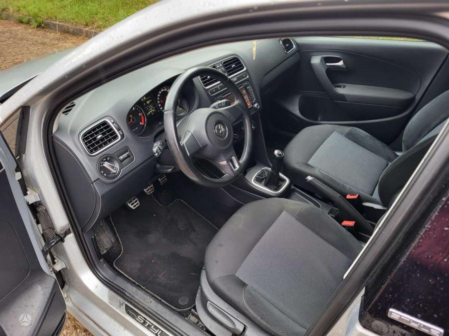 Pelēks Volkswagen Polo 2011 Alīta, ar dzinēja tilpumu 1.60 L un nobraukumu 218 tūkst. km par 3700 €, foto 8 vietnē AUTOMOTO.COM.LV