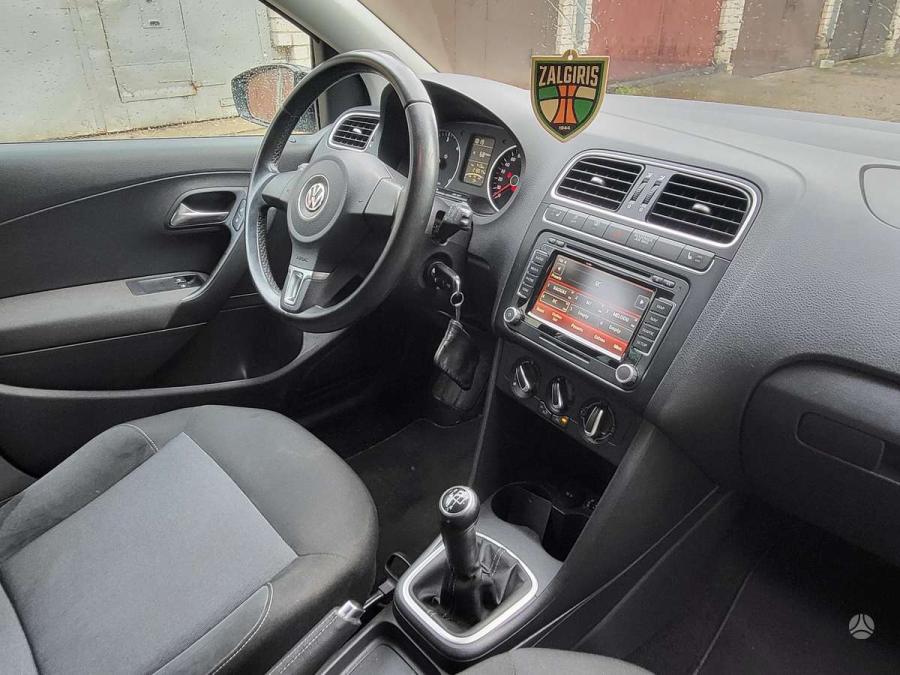 Pelēks Volkswagen Polo 2011 Alīta, ar dzinēja tilpumu 1.60 L un nobraukumu 218 tūkst. km par 3700 €, foto 10 vietnē AUTOMOTO.COM.LV