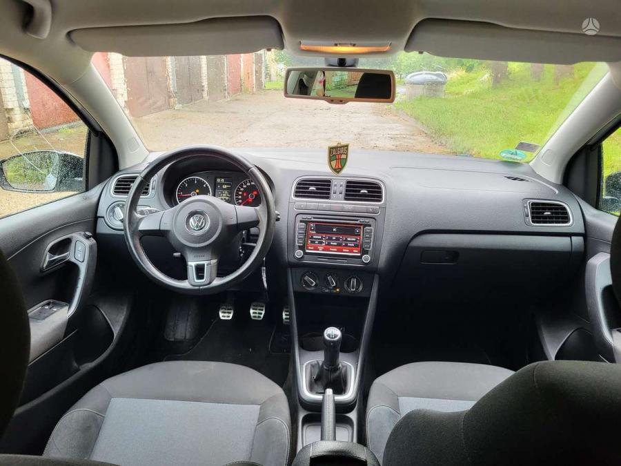 Pelēks Volkswagen Polo 2011 Alīta, ar dzinēja tilpumu 1.60 L un nobraukumu 218 tūkst. km par 3700 €, foto 11 vietnē AUTOMOTO.COM.LV