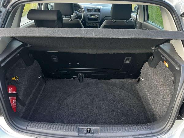 Grey Volkswagen Polo 2011 in Siauliai, with an engine capacity of 1.20 L and mileage of 203 thousand km for 2999 €, photo 6 on AUTOMOTO.COM.LV