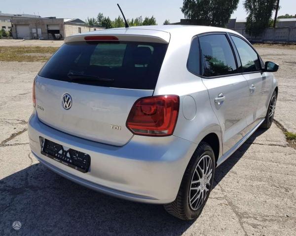 Pelēks Volkswagen Polo 2011 Šauļi, ar dzinēja tilpumu 1.20 L un nobraukumu 260 tūkst. km par 3350 €, foto 4 vietnē AUTOMOTO.COM.LV