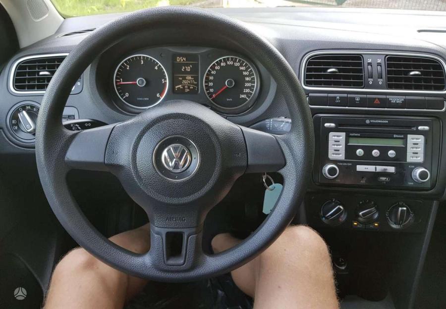 Pelēks Volkswagen Polo 2011 Šauļi, ar dzinēja tilpumu 1.20 L un nobraukumu 260 tūkst. km par 3350 €, foto 14 vietnē AUTOMOTO.COM.LV