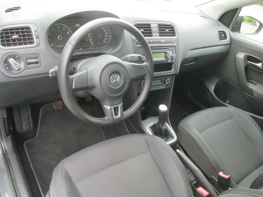 Grey Volkswagen Polo 2011 in Kelme, with an engine capacity of 1.20 L and mileage of 146 thousand km for 3850 €, photo 9 on AUTOMOTO.COM.LV