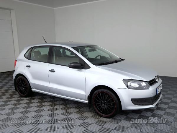 Серый Фольксваген Поло 2011 в Таллин, объемом двигателя 1.40 л и пробегом 266 тыс. км за 2399 €, фото 1 на AUTOMOTO.COM.LV