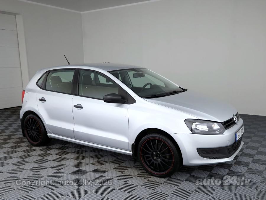 Pelēks Volkswagen Polo 2011 Tallina, ar dzinēja tilpumu 1.40 L un nobraukumu 266 tūkst. km par 2399 €, foto 1 vietnē AUTOMOTO.COM.LV