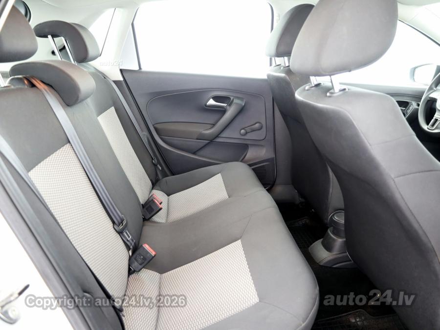 Pelēks Volkswagen Polo 2011 Tallina, ar dzinēja tilpumu 1.40 L un nobraukumu 266 tūkst. km par 2399 €, foto 8 vietnē AUTOMOTO.COM.LV