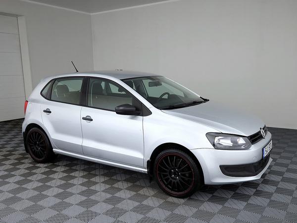 Pelēks Volkswagen Polo 2011 Tallina, ar dzinēja tilpumu 1.40 L un nobraukumu 266 tūkst. km par 2399 €, foto 1 vietnē AUTOMOTO.COM.LV